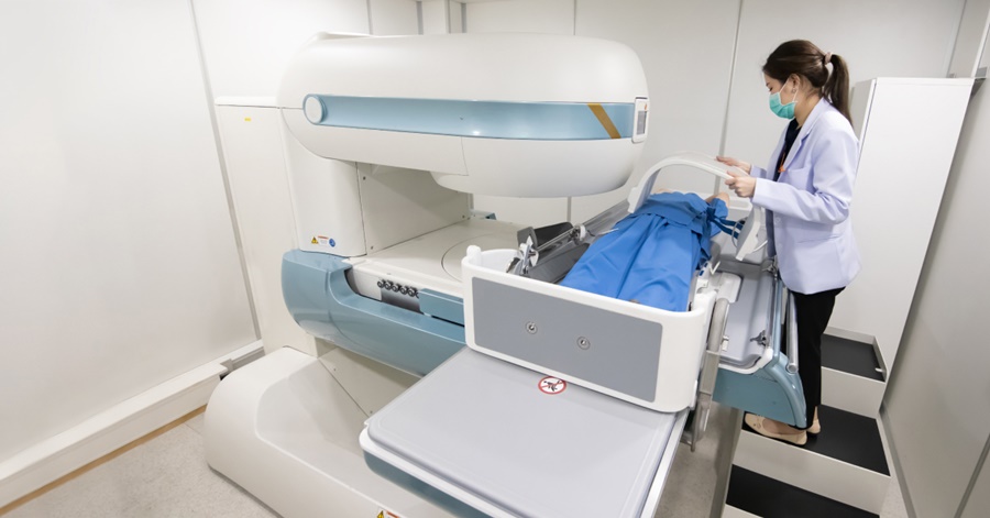 ทำความรู้จัก! MRI แบบยืน ทางเลือกใหม่ของคนปวดหลังแต่กลัวที่แคบ